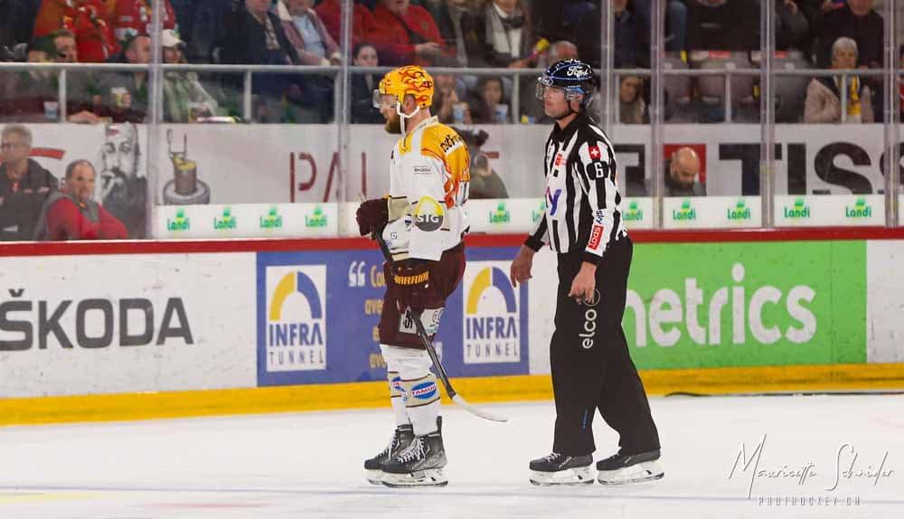 Insolite: Tanner Richard vole la canne d'un Biennois - PhotHockey